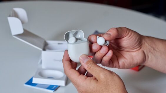 Pixel Buds A-Series: unboxing and initial impressions [VIDEO]